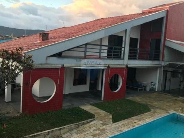 Casa Pé na Areia com Vista Panorâmica para o Mar – Excelente Oportunidade!