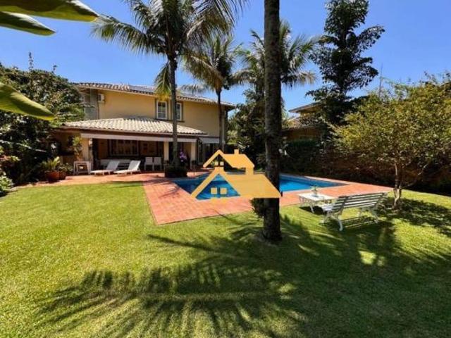 Casa Pé na Areia para Temporada no Condomínio Baleião – Praia da Baleia, 5 Suítes, Piscina Aquecida