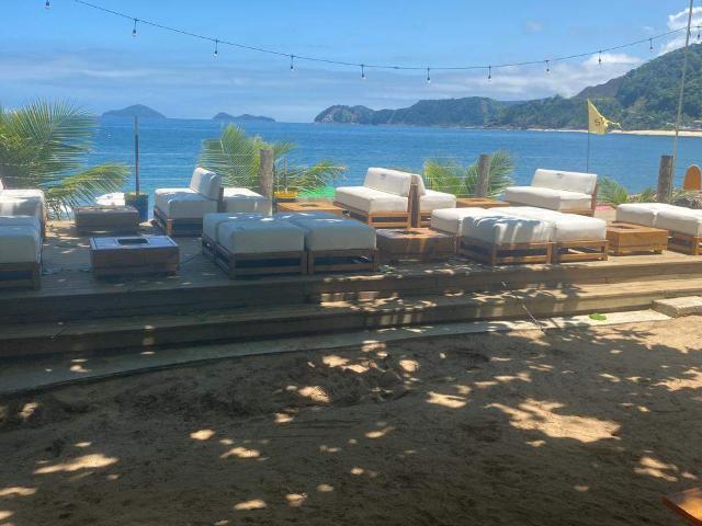 Casa pé na areia Praia de Boiçucanga, opção com café da manhã, vaga para 2 carros descobertas