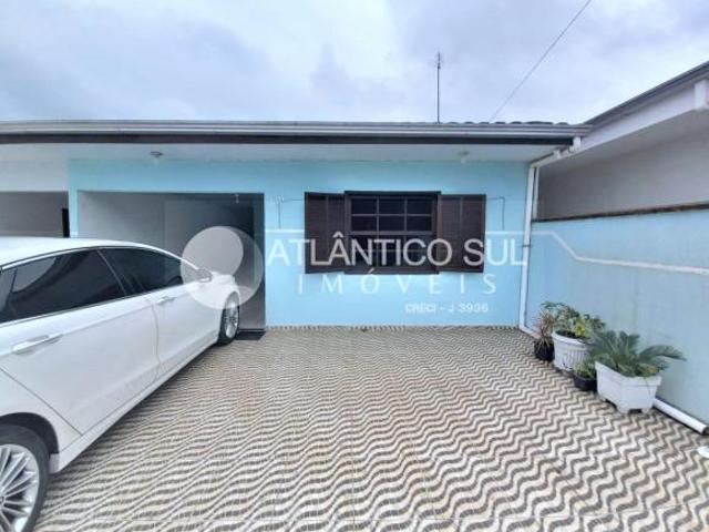 Casa perto do mar com 2 quartos e piscina no GAIVOTAS, MATINHOS PR