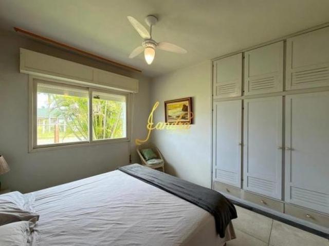 Casa perto do mar e do centrinho de Atlântida, com dois lotes