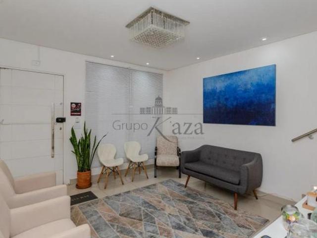 Casa Pinheiros 2 Dormitórios 131m²