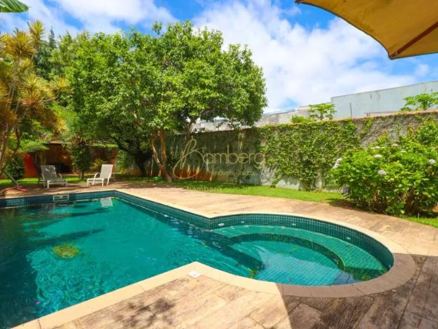 Casa piscina aquecida, jardim, estilo casa de campo, com 1.000 m² de terreno e 600 m² de área útil