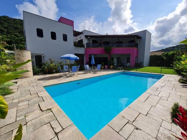 Casa, Piscina, Sala de Jogos, Churrasqueira