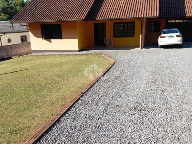 Casa plana mobiliada e terreno amplo