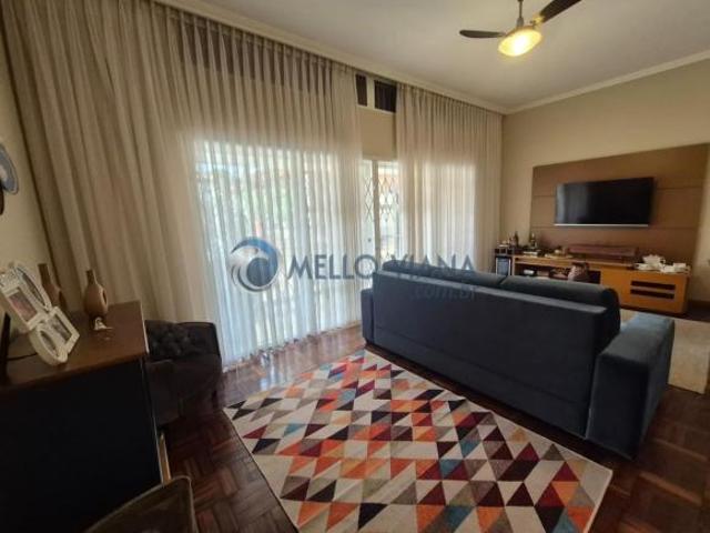 Casa plana a 800 m do Parque das Águas