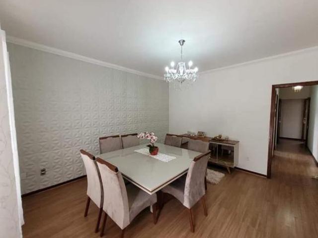 Casa Plana com 3 dormitórios e 3 vagas em excelente localização no Jd. Europa