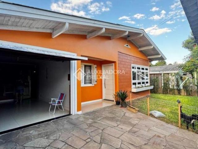 Casa plana com 3 dormitórios sendo 1 suíte no Bairro Santo Afonso em Novo Hamburgo