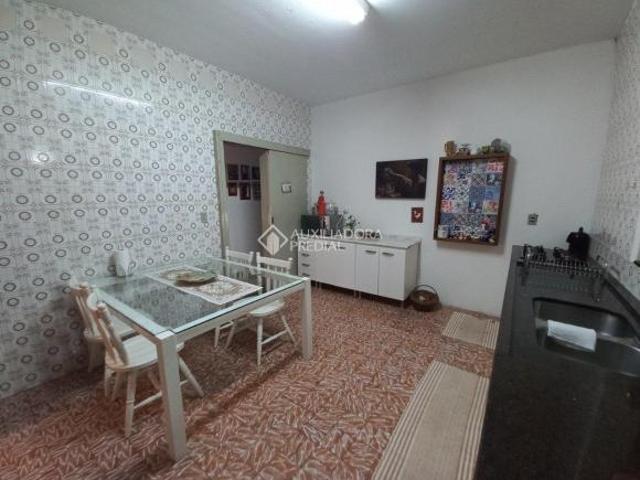 CASA PLANA COM 3 QUARTOS NO BAIRRO IDEAL EM NOVO HAMBURGO!