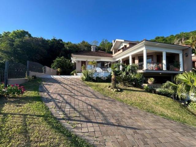 Casa Plana com 3 Suítes no Bairro Santo Inácio!