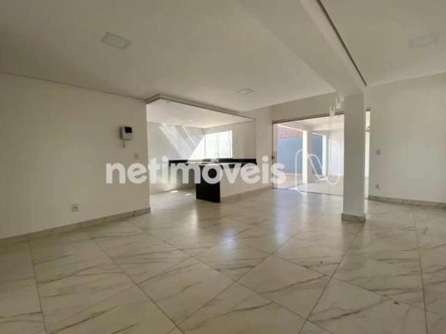 Casa plana com entrada independente, 3 quartos sendo 1 suite no Vila Maria Lagoa