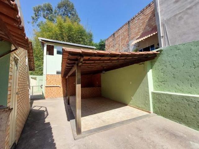 Casa plana com quintal e área gourmet com salão de jogos