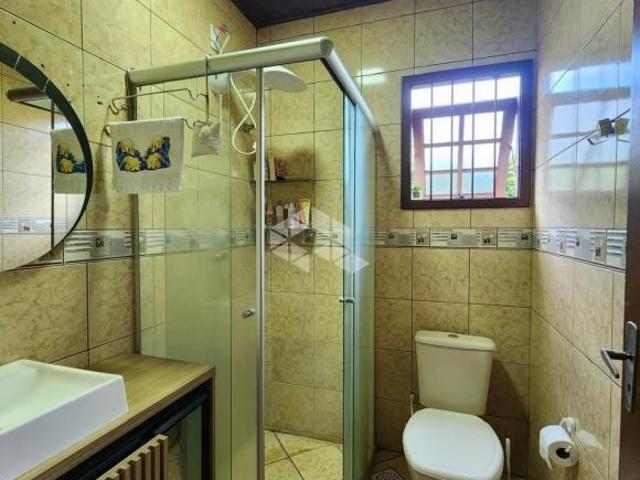 Casa plana em bairro tranquilo,com 2 dormitórios,1 banheiro e garagem para1 carro