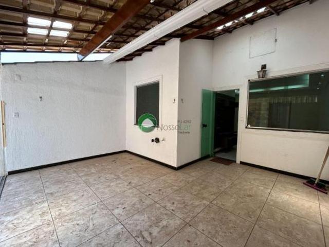 Casa plana geminada com armários no Santa Branca