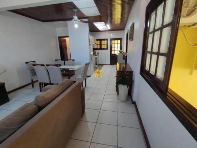 Casa plana semi mobiliada com piscina Scharlau