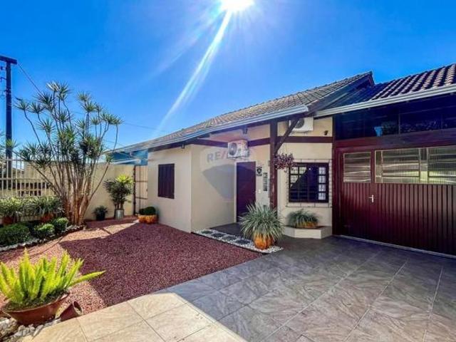 Casa plana, terreno inteiro com piscina