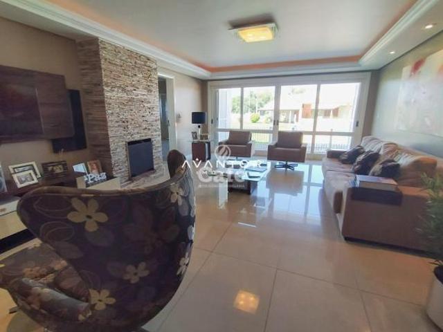 Casa possui 356,07 m² útil, com 4 amplos dormitórios, 2 Suítes sendo 2 master, p