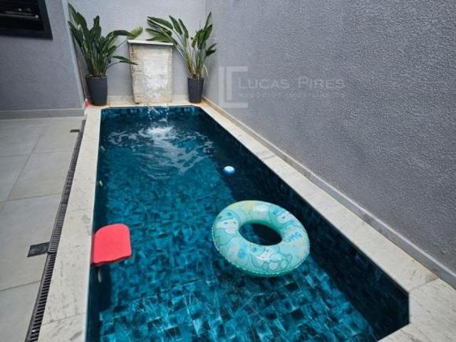 Casa Porteira fechada com 03 quartos e piscina Condomínio Villaggio Ipanema 1