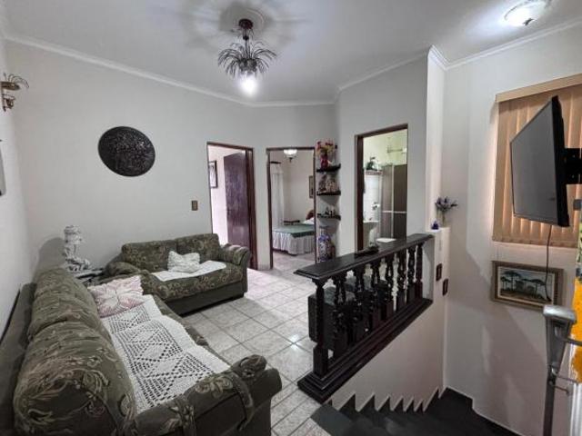Casa porteira Fechada lado praia 03 quartos a poucos metros do mar