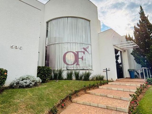 Casa Porteira Fechada no Residencial dos Lagos com 4 Suítes e Piscina Aquecida