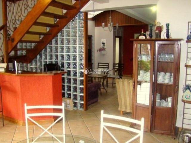 Casa pousada em atividade com 15 suítes à venda