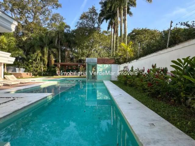 Casa próxima ao SAJA à venda no Jardim Acapulco em Guarujá