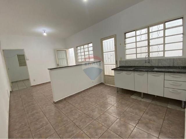 Casa prática e segura em excelente localização em Salto de Pirapora
