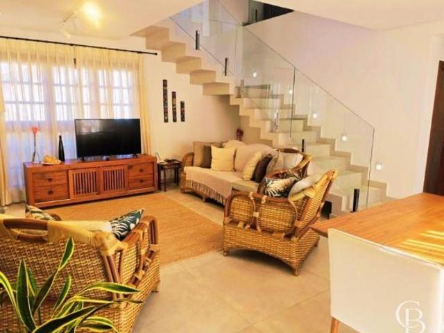 Casa Prática, linda e recém reformada, no coração da cidade