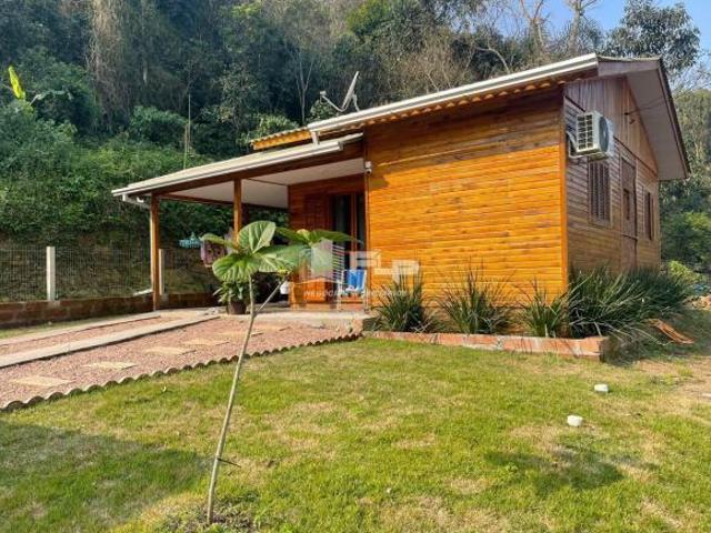 CASA PRÉ FABRICADA NO CENTRO DE VALE REAL