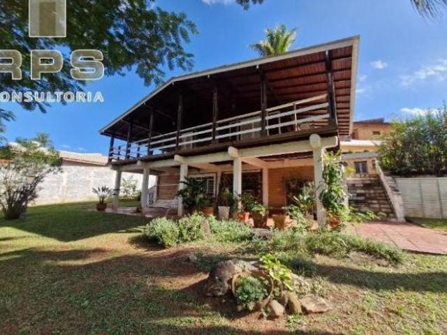 Casa pré fabricada no Palavra da Vida com terreno total de 1204m2, espaço gourmet e piscina