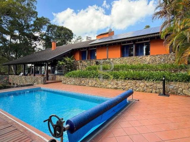 Casa Premiada de Alto Padrao com Vista para as Montanhas no Clube da Montanha em Atibaia