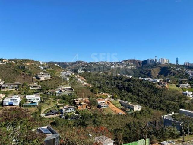 Casa Premium de 990 m² com 4 Suítes e Vista Privilegiada Vale dos Cristais