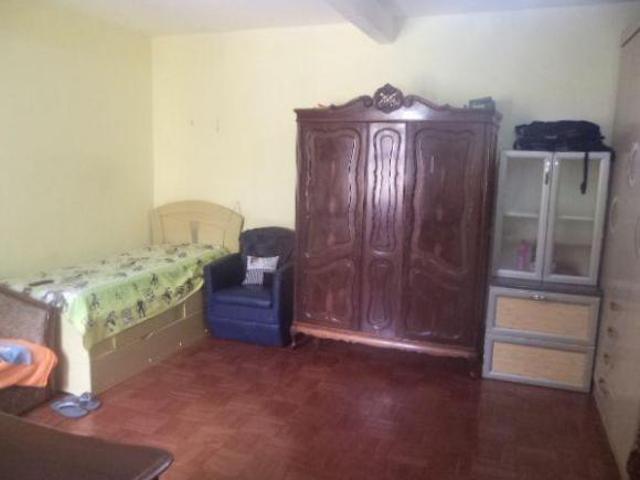Casa precisa reforma duas vagas paralelas