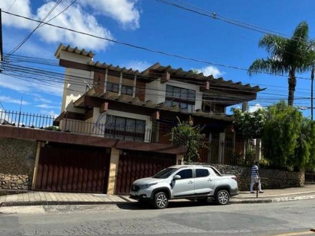 Casa + Prédio à Venda no Centro de Sete Lagoas / MG