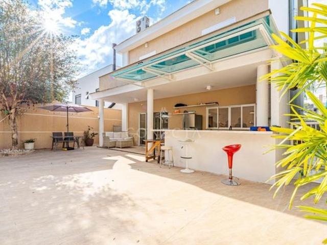 Casa pronta para morar no Valville 01, sem vizinhos de fundos, ambientes integrados, próxima à área
