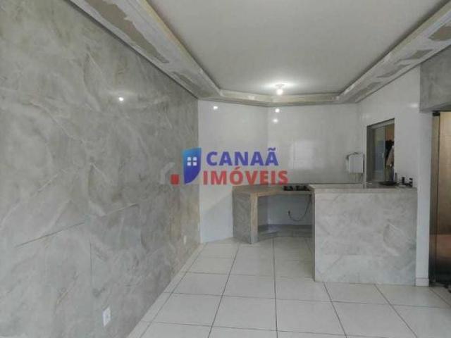 Casa Pronta para Morar com 2 Quartos, Suíte e Garagem para 2 Carros