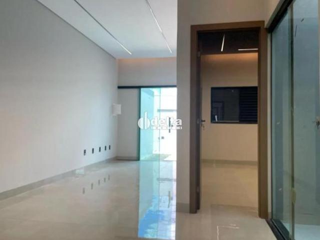 Casa pronta para morar, disponível para venda no bairro Jardim Holanda em Uberlândia MG