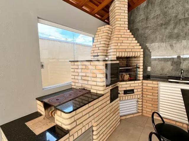 Casa pronta para morar em Condomínio fechado com 3 dormitórios, sendo uma suíte