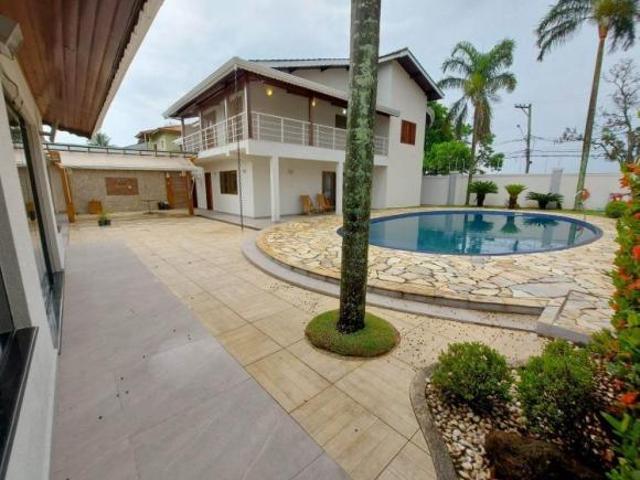 Casa próximo a Al Lucas Nogueira Garcez, 3 suítes, área gourmet, Piscina.