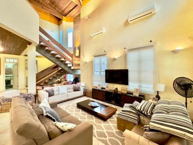 Casa próximo à praia com lazer — Enseada — Guarujá