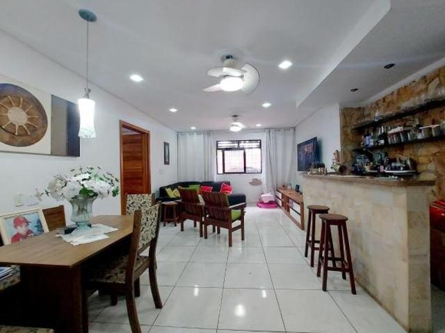 Casa próximo à praia com lazer — Pitangueiras — Guarujá