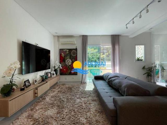Casa próximo à praia com sacada — Astúrias — Guarujá