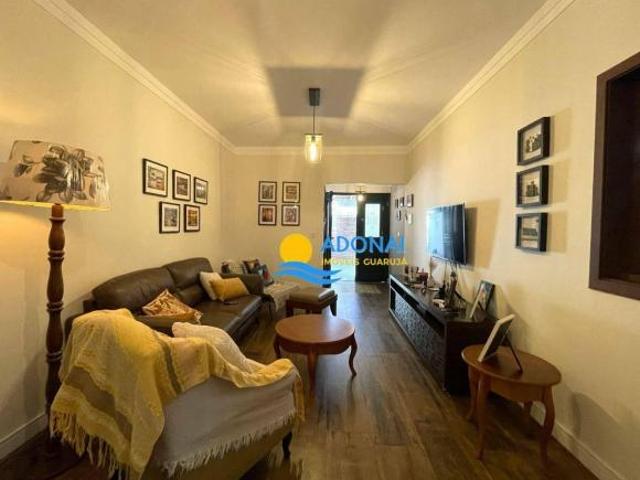 Casa próximo à praia com sacada — Jardim Asturias — Guarujá