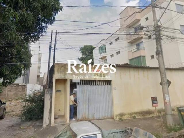 CASA PRÓXIMO A PREFEITURA COM TERRENO DE 360M2
