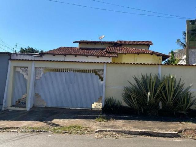 Casa Próximo Aparecida Shooping Casa de Rua com 3 Quarto s por R$ 750000.00 no setor Setor Araguaia
