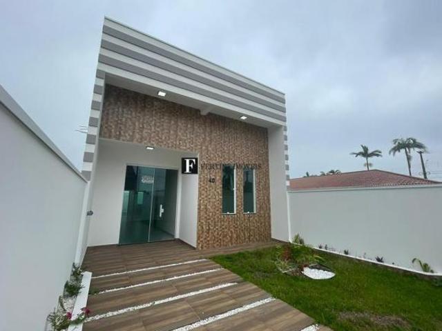 Casa proximo do mar com 03 quartos