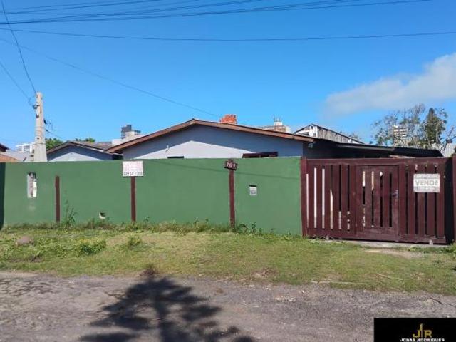 Casa próximo do rio no centro de raTmandaí