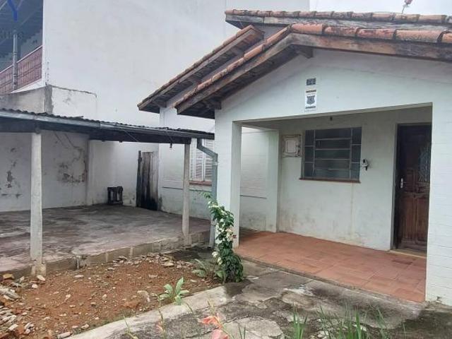 Casa Próxima ao Centro com casa de fundo