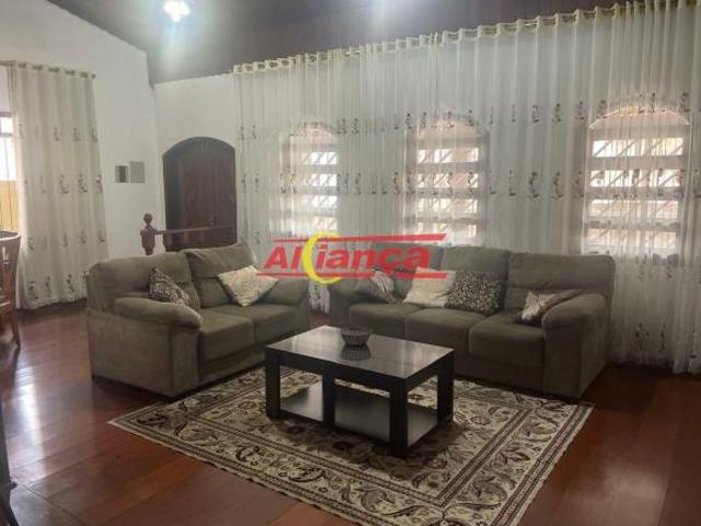 CASA PRÓXIMA AO CENTRO DE GUARULHOS COM 06 DORMITÓRIOS