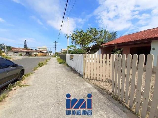 Casa próxima ao mar na Barra do Saí